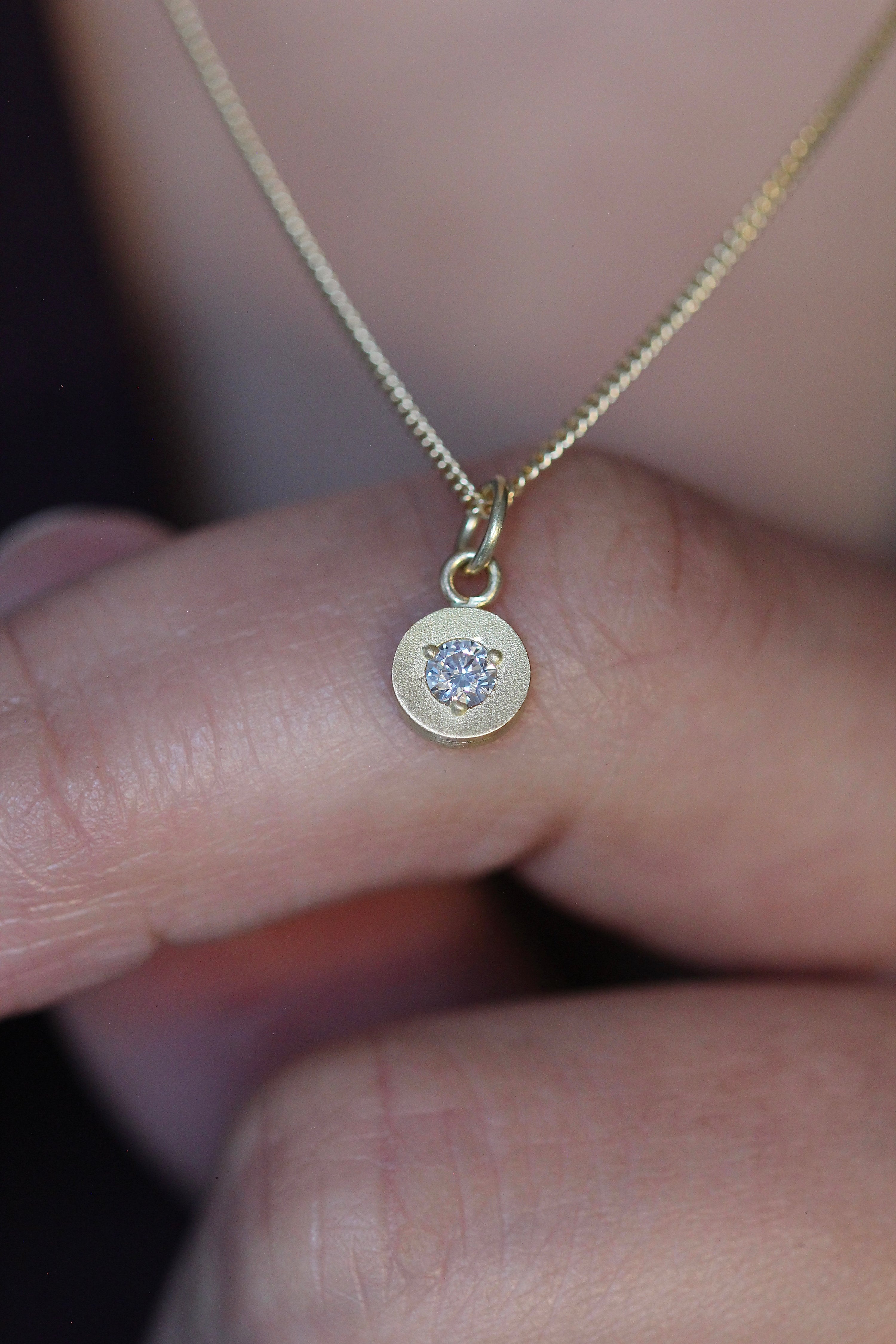 Stella Circle Necklace in 18ct Gold